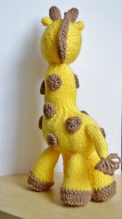 Giraffe Knitting Pattern – Knitting by Post