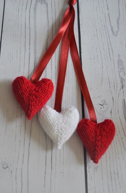 FREE Hearts Charm Knitting Pattern – Knitting by Post