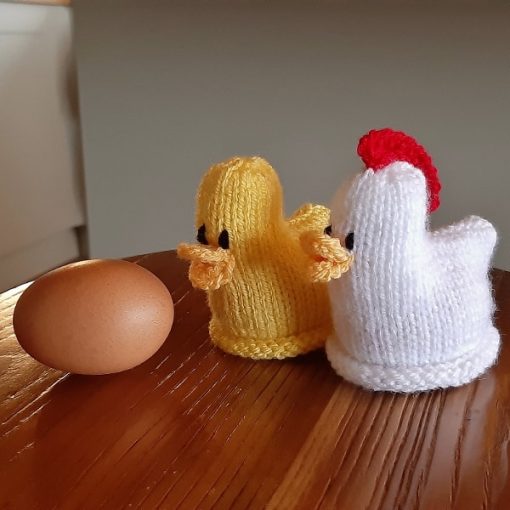 FREE Easy Peasy Chick and Hen Egg Cosy Knitting Pattern – Knitting by Post