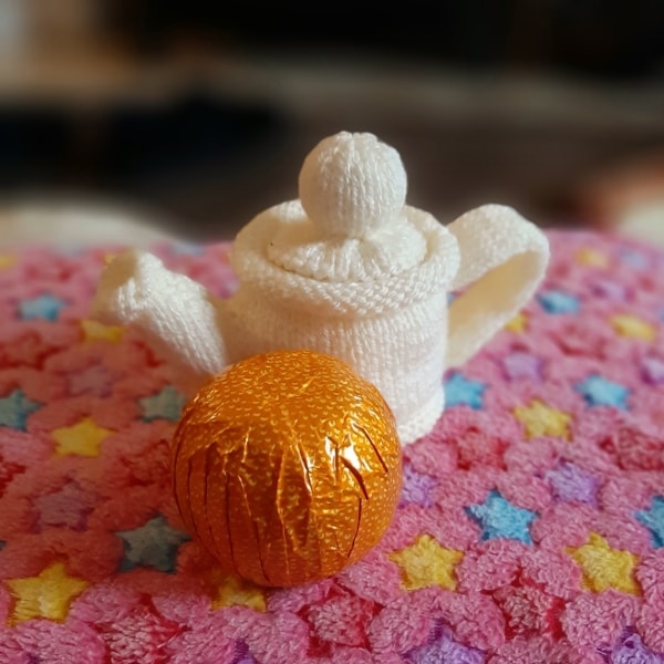 FREE Chocolate Teapot Knitting Pattern – Knitting by Post