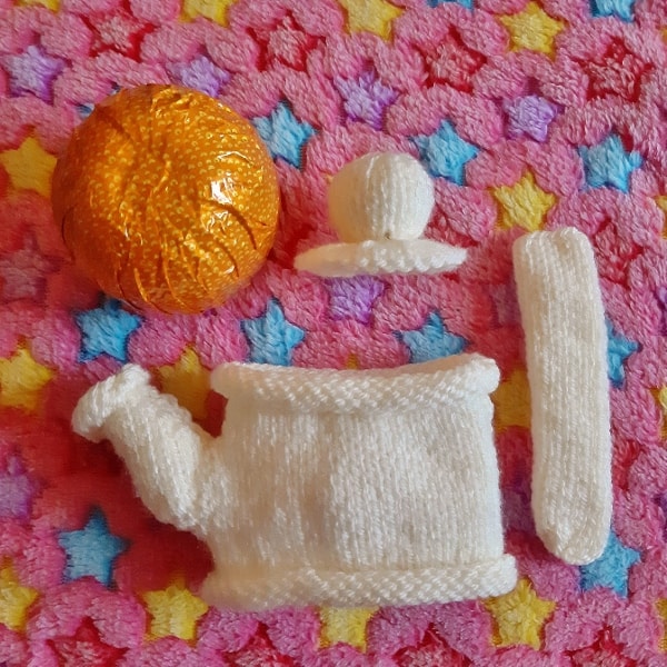 FREE Chocolate Teapot Knitting Pattern – Knitting by Post