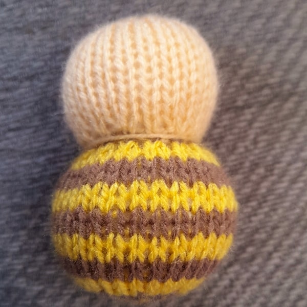 FREE Little Buzzy Bee Knitting Pattern – Knitting by Post