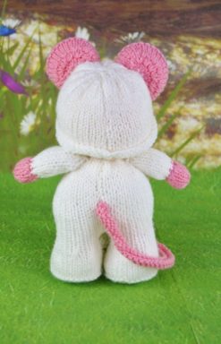 Short and Sweet Mouse Knitting Pattern – Knitting by Post